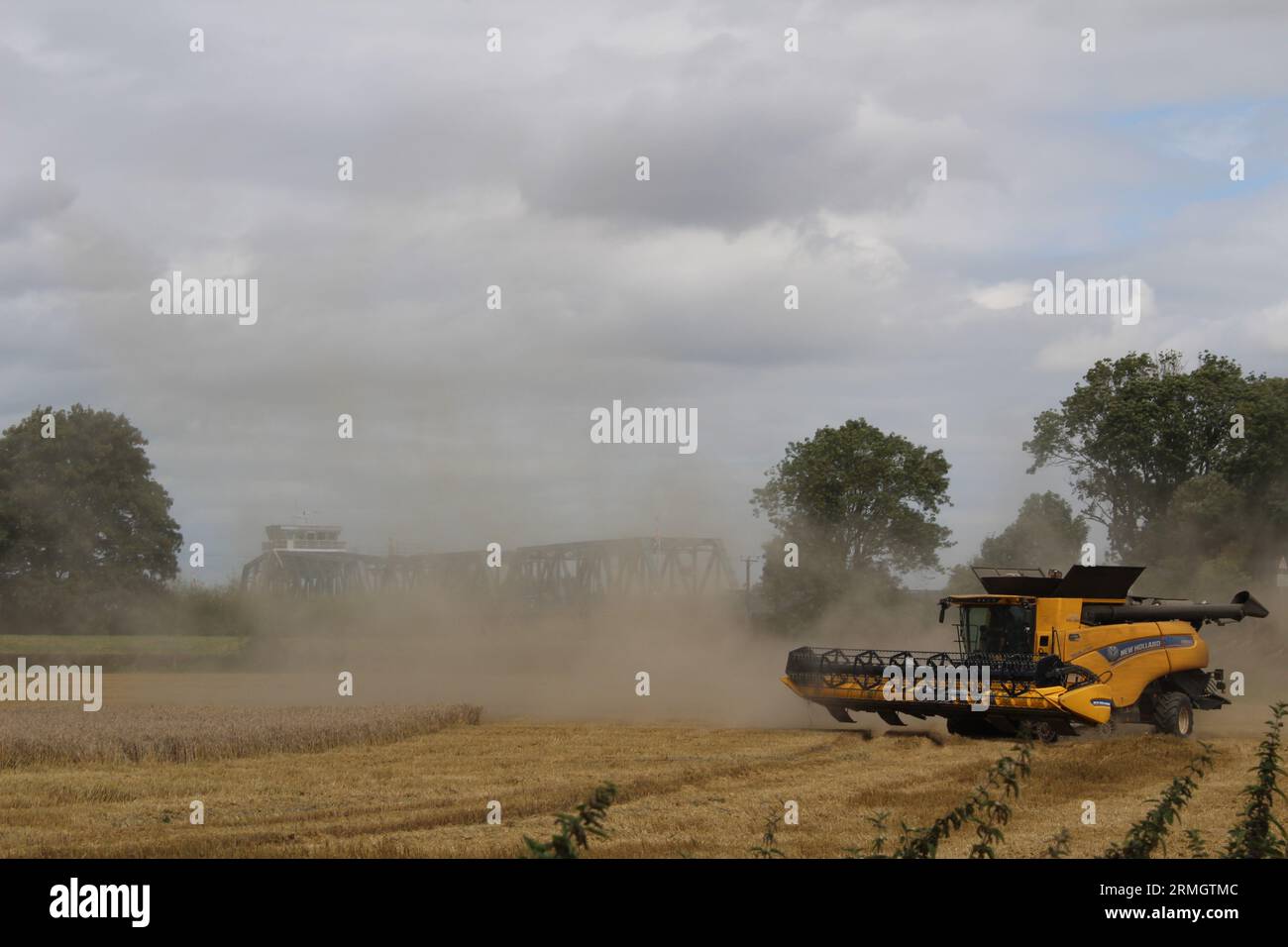 Farmland near Airmyn near Boothferry bridge in the East Riding of ...