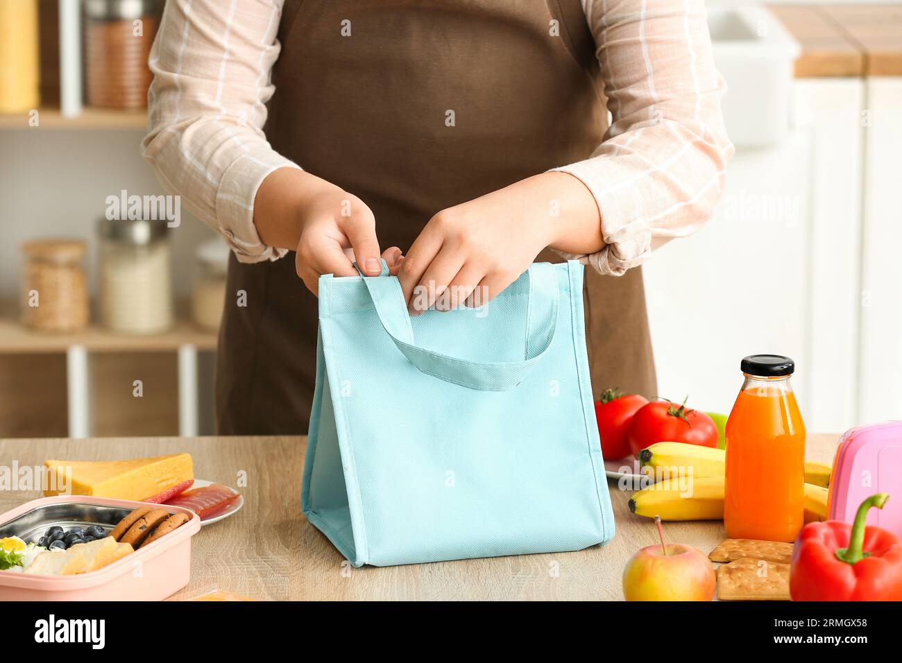 Girl packing lunch school hi-res stock photography and images - Alamy