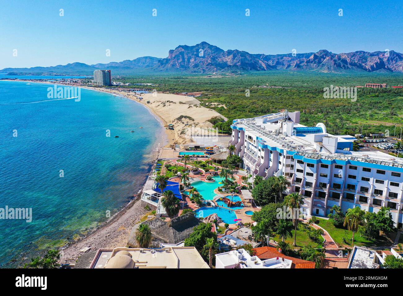Hoteles en la playa hi-res stock photography and images - Alamy