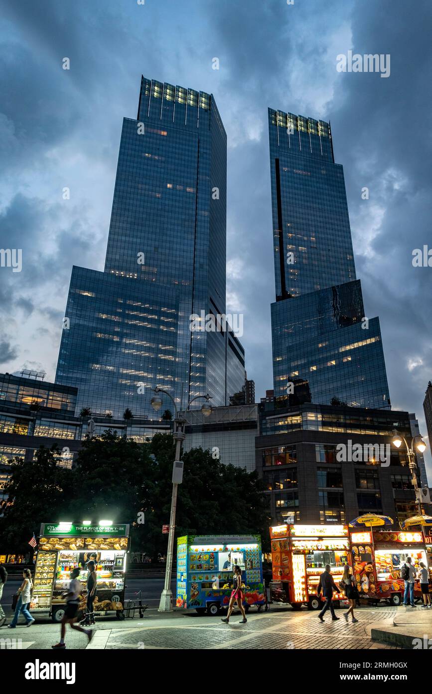 The NYC street scene is a vibrant and iconic tapestry of urban life ...
