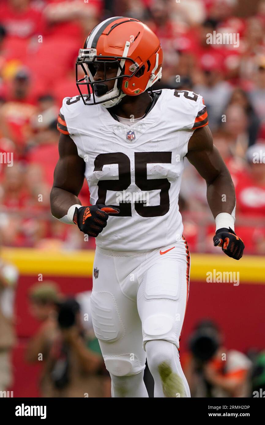 Cleveland Browns running back Demetric Felton Jr. (25) during an NFL ...
