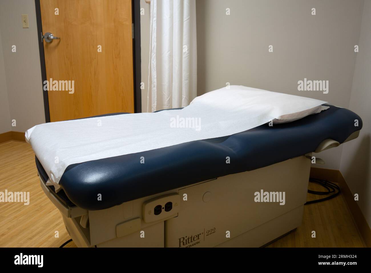 Examination room door hi-res stock photography and images - Alamy