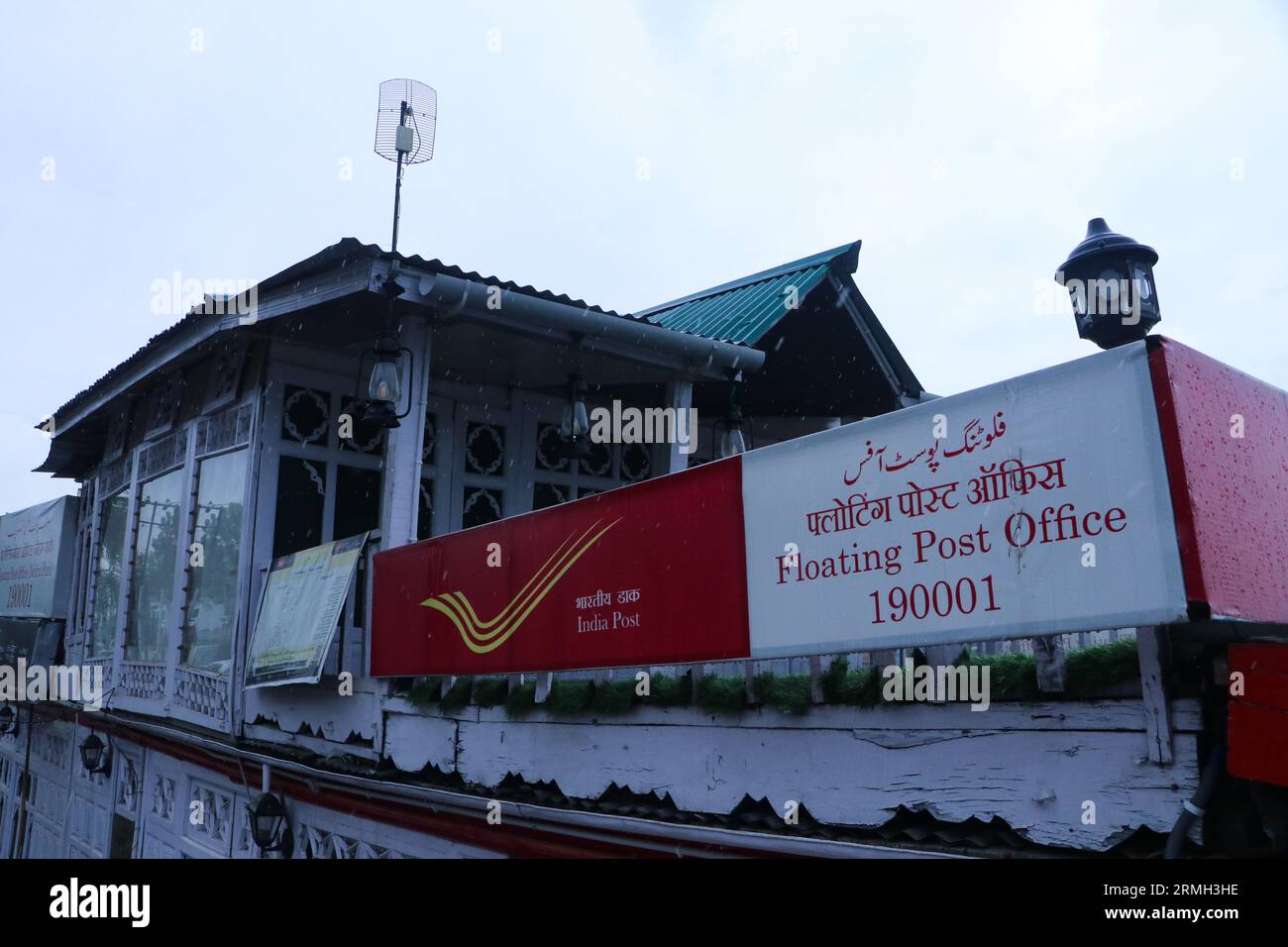 Srinagar, Kashmir, India. 29th Aug, 2023. A floating India Post office ...