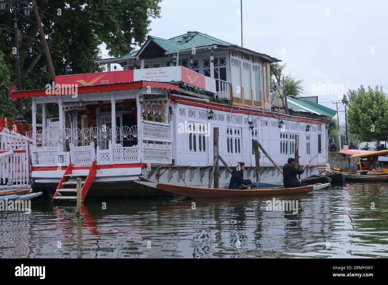 Srinagar, Kashmir, India. 29th Aug, 2023. A floating India Post office ...