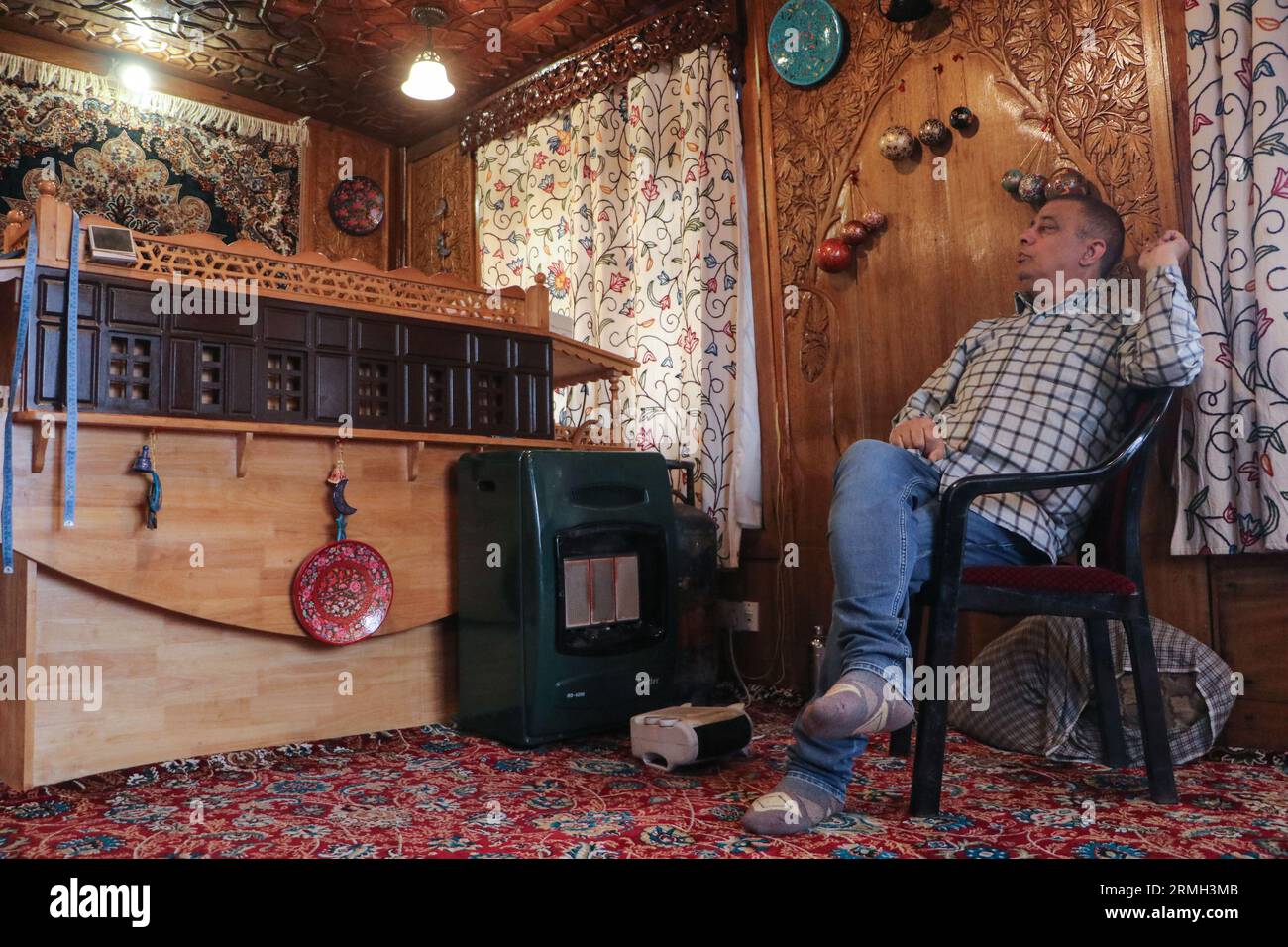 Srinagar, Kashmir, India. 29th Aug, 2023. An officer is pictured inside ...
