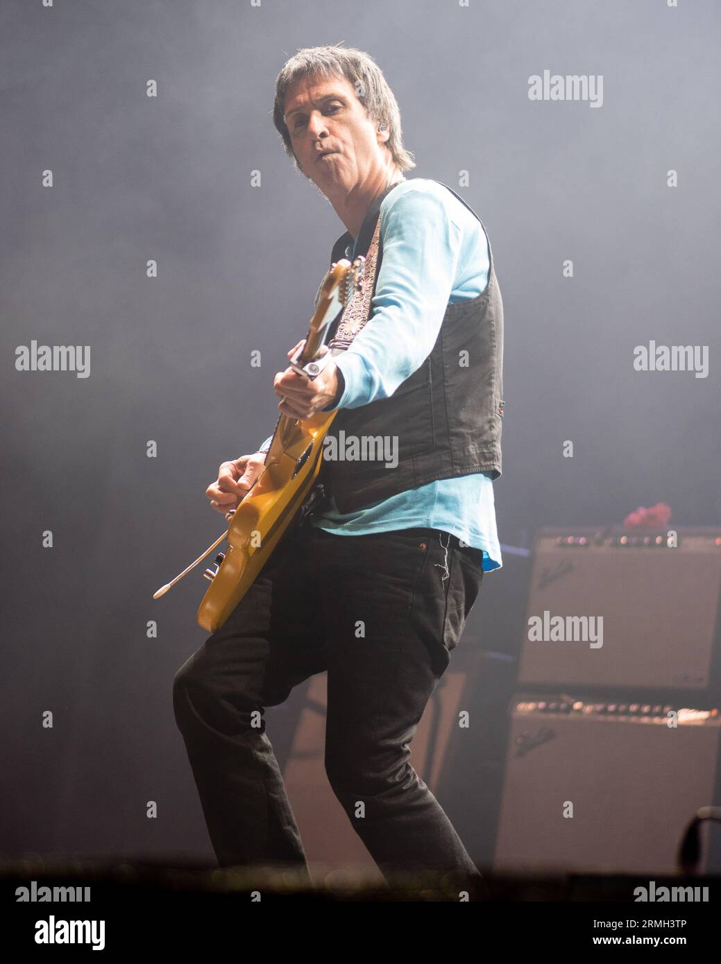 Johnny marr plays guitar hi-res stock photography and images - Alamy