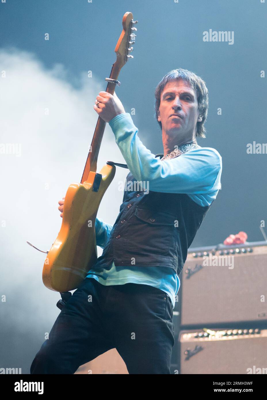 Johnny marr plays guitar hi-res stock photography and images - Alamy