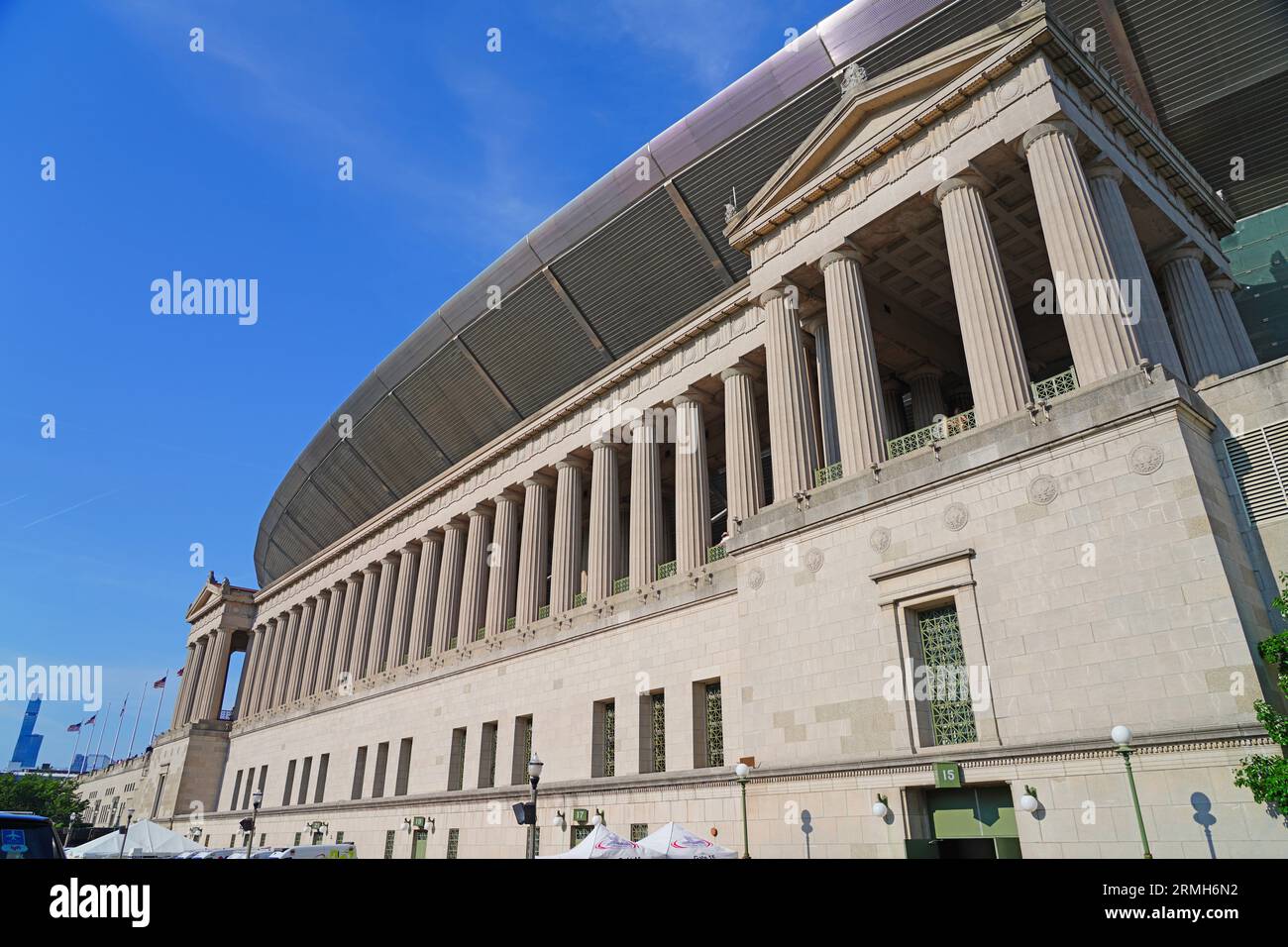 Soldier field stadium view chicago hi-res stock photography and images ...
