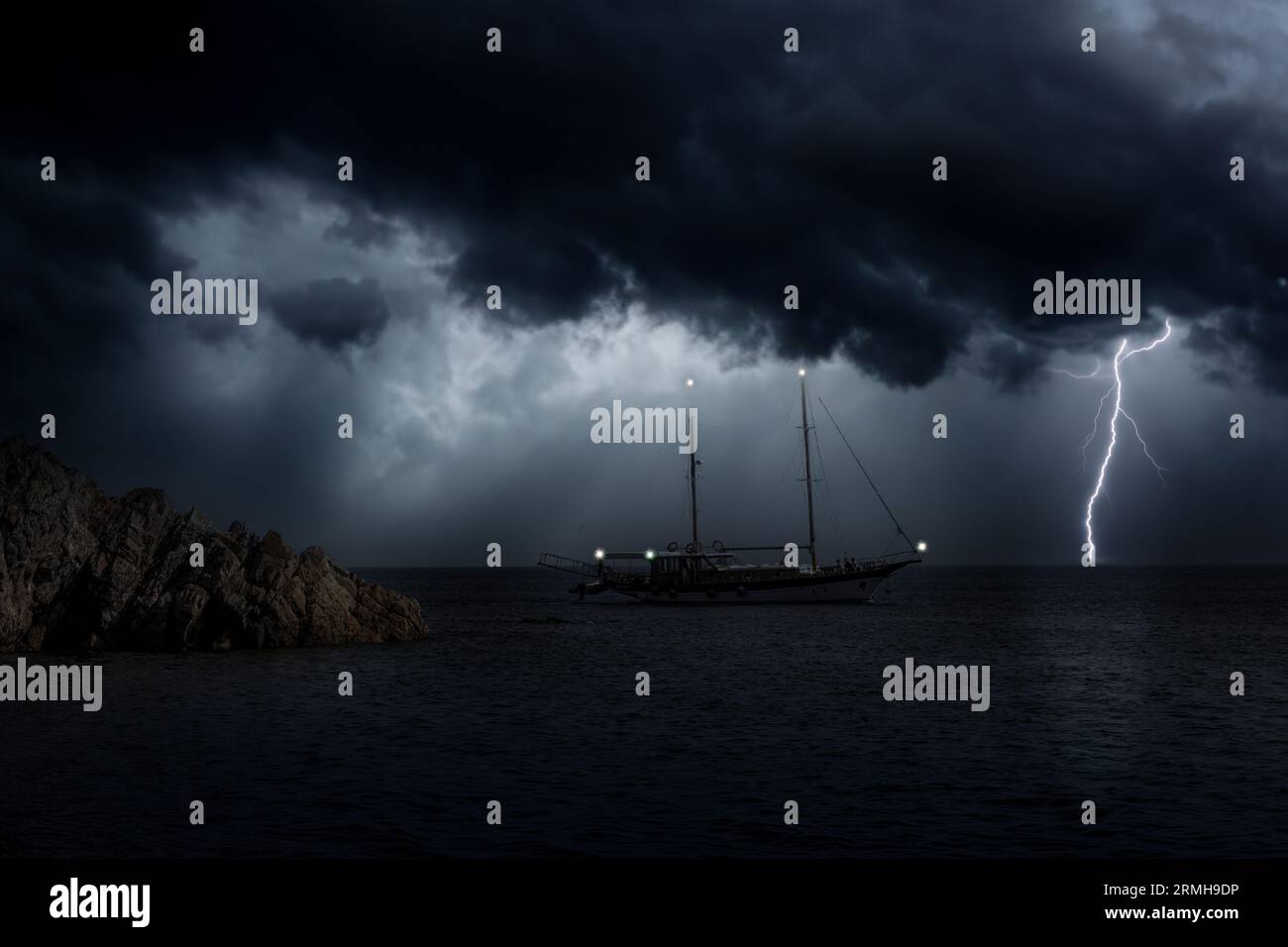 Ocean Thunderstorm Wallpaper