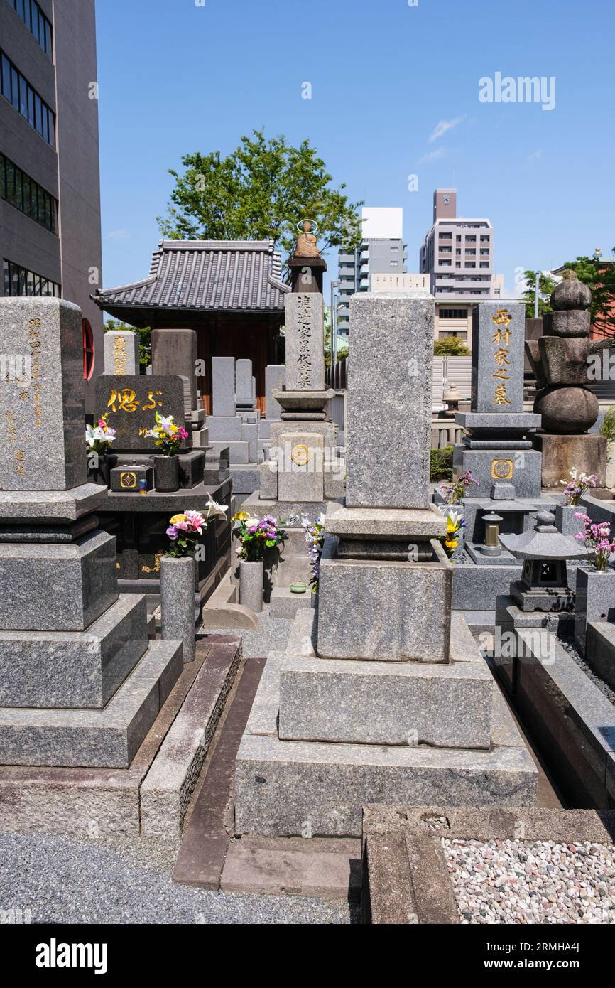 Urban cemetery hi-res stock photography and images - Alamy