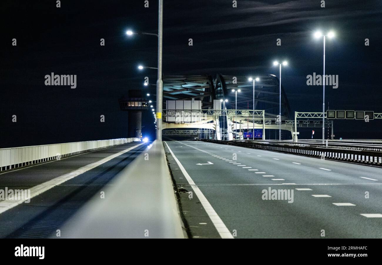 ROTTERDAM - The Van Brienenoord Bridge is closed for work. Traffic in ...
