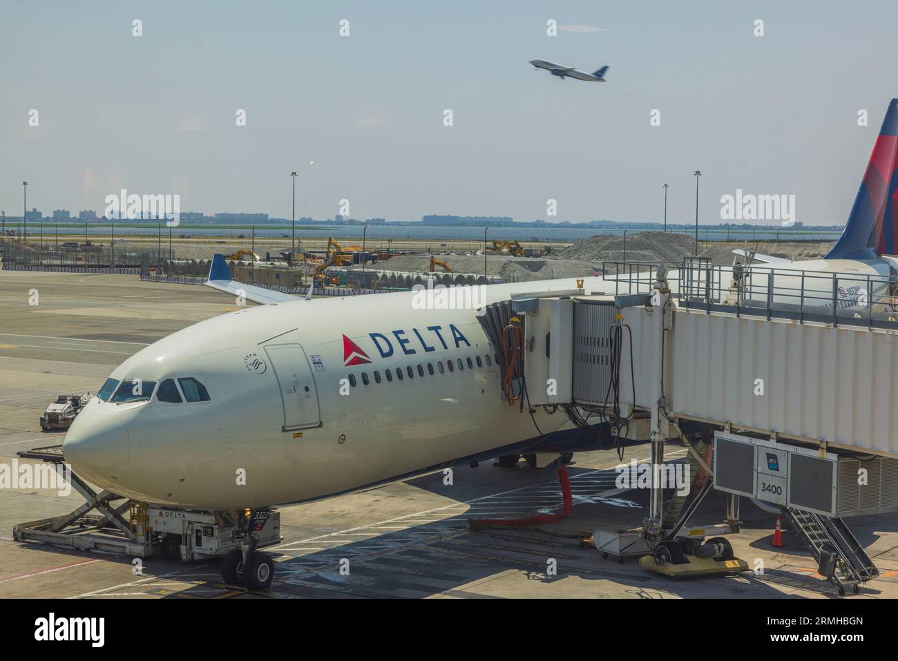 Delta plane gate hi-res stock photography and images - Alamy
