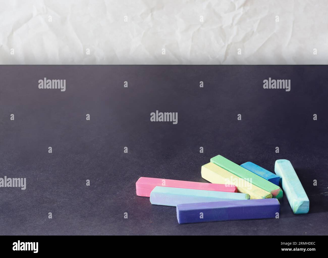 Black chalk and colored chalks hi-res stock photography and images - Alamy