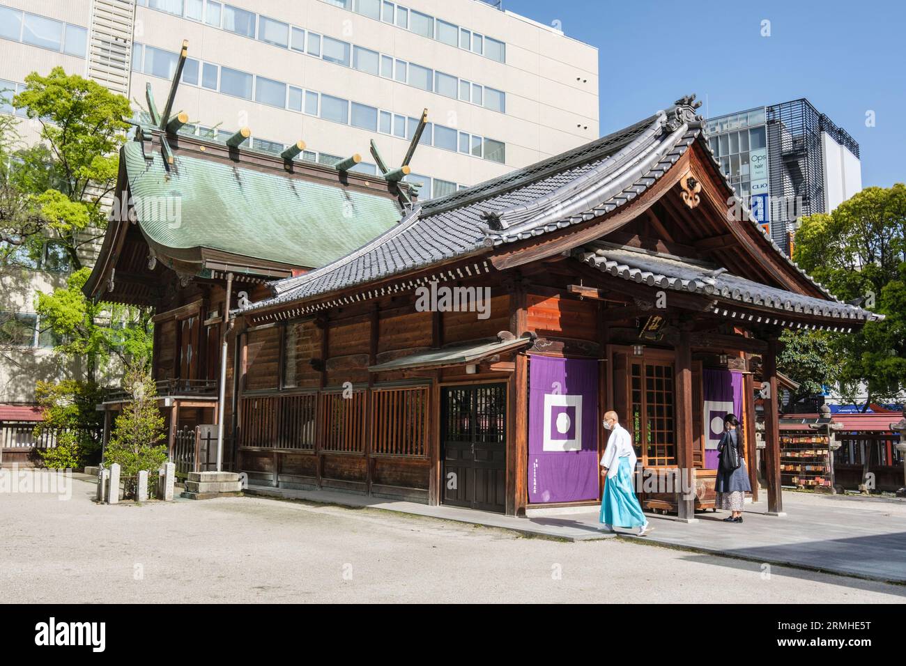 Japanese shrine roof hi-res stock photography and images - Alamy