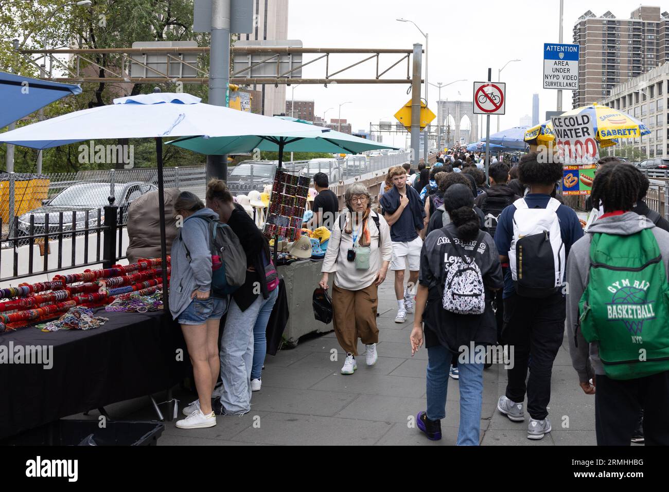 Brooklyn bridge vendors hi-res stock photography and images - Alamy