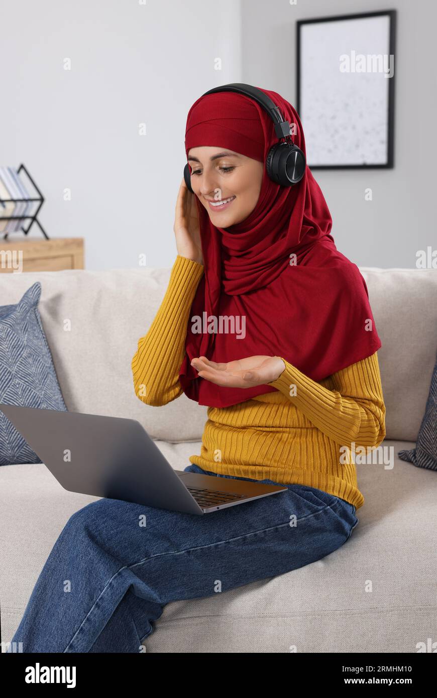 Muslim female chat hi-res stock photography and images - Alamy