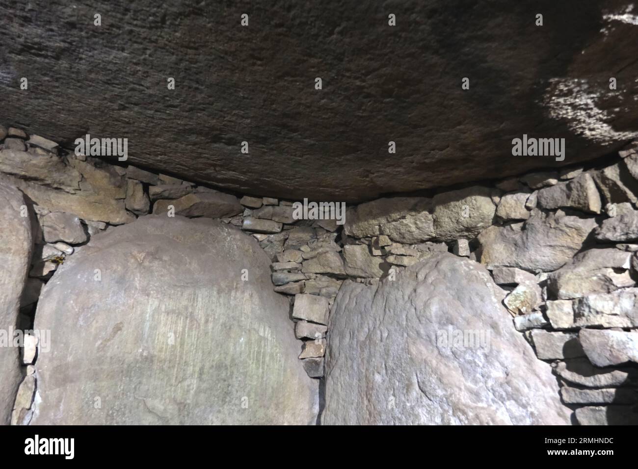 Tumulus de kercado carnac megalithic stone alignments brittany f hi-res ...