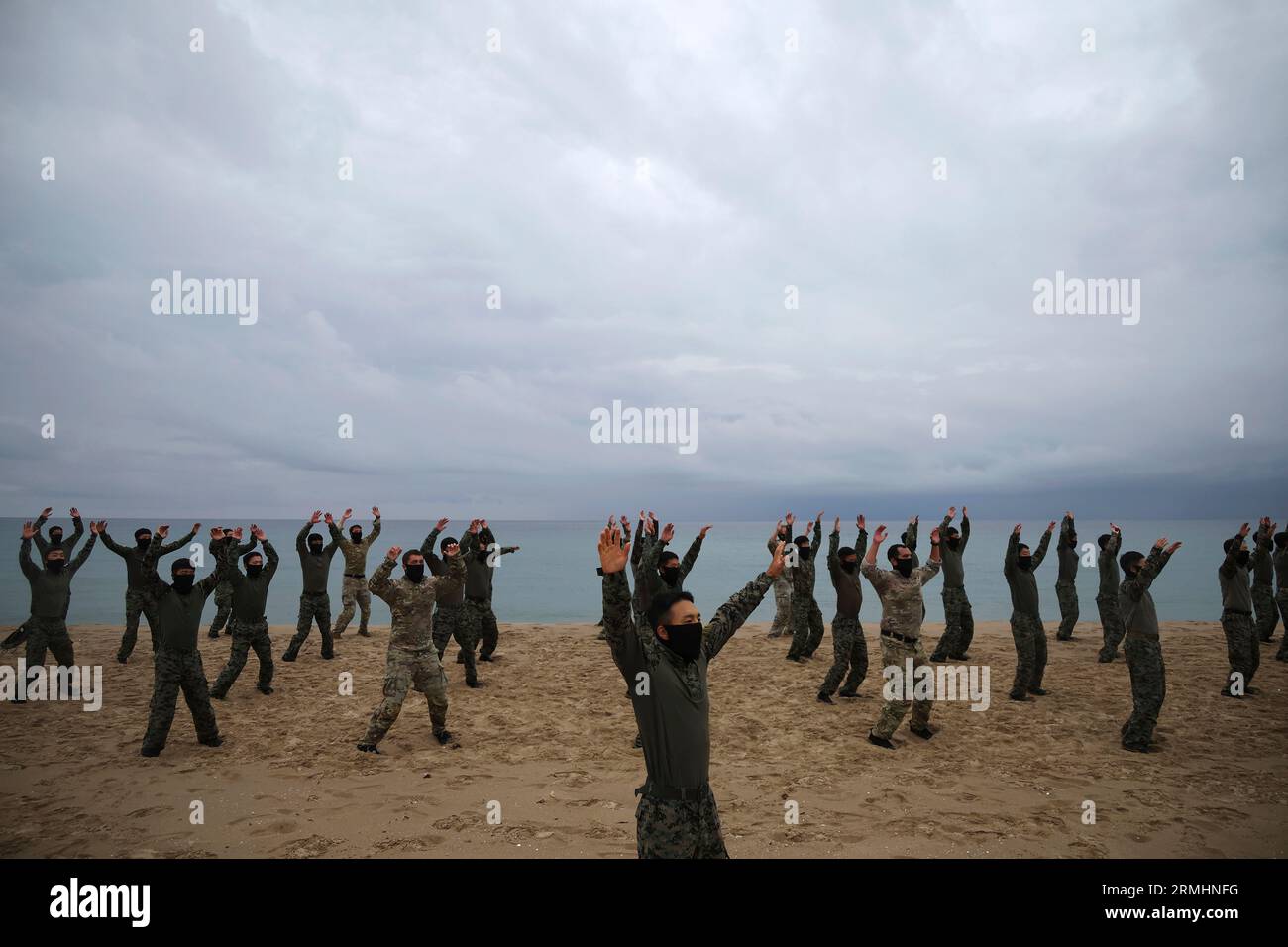 Members of U.S. Special Operations Command Korea and South Korea's Army ...