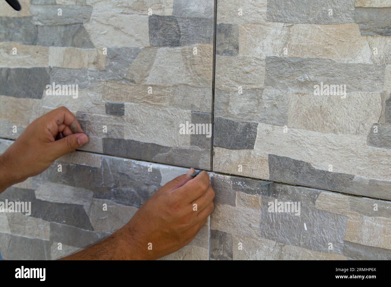 Installing ceramic floor tile hi-res stock photography and images - Alamy