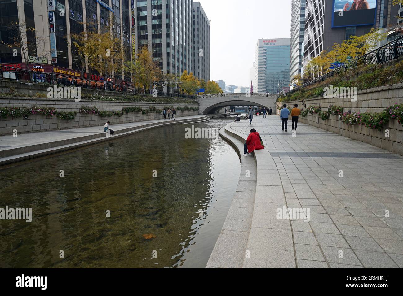 Cheonggyecheon river hi-res stock photography and images - Alamy