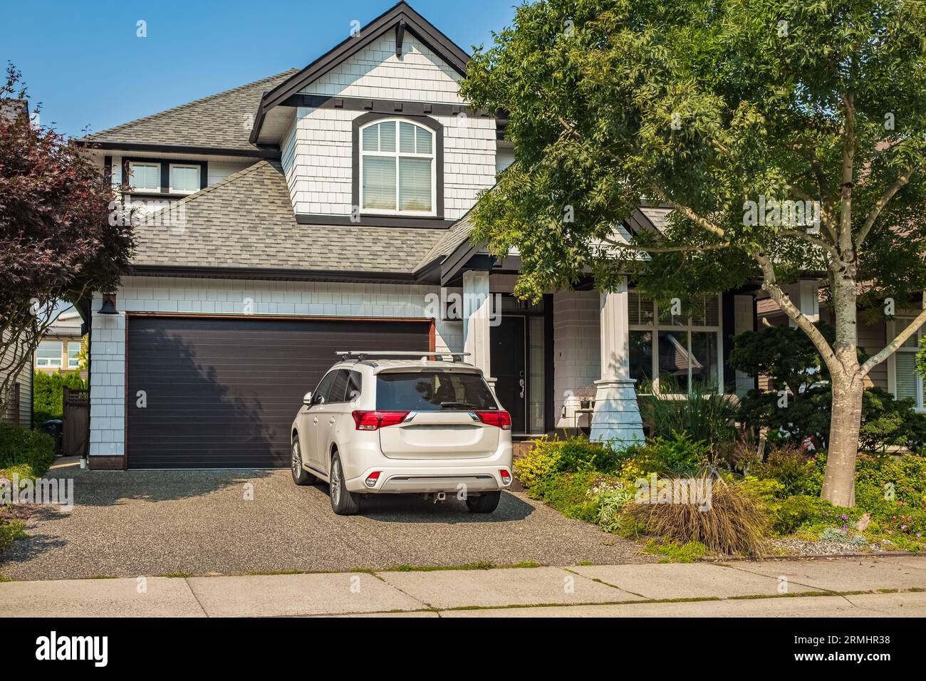 Contemporary house exterior in Vancouver Canada. Big modern house with ...
