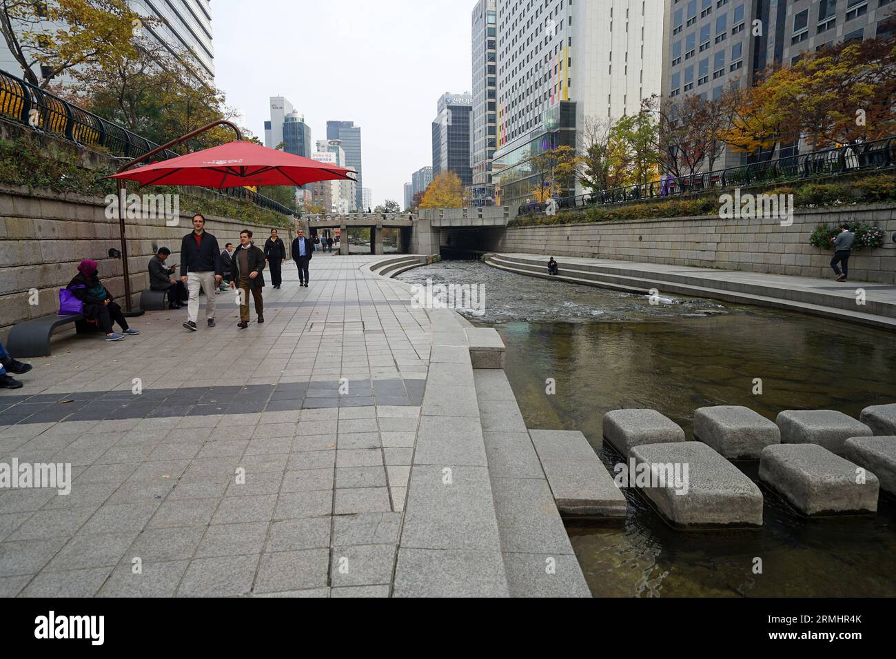 Cheonggyecheon river hi-res stock photography and images - Alamy