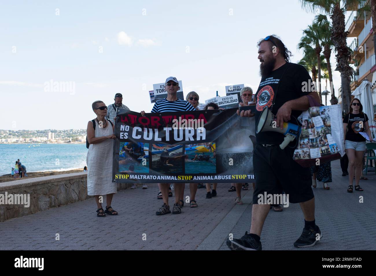 Cruelty free tourism hi-res stock photography and images - Alamy