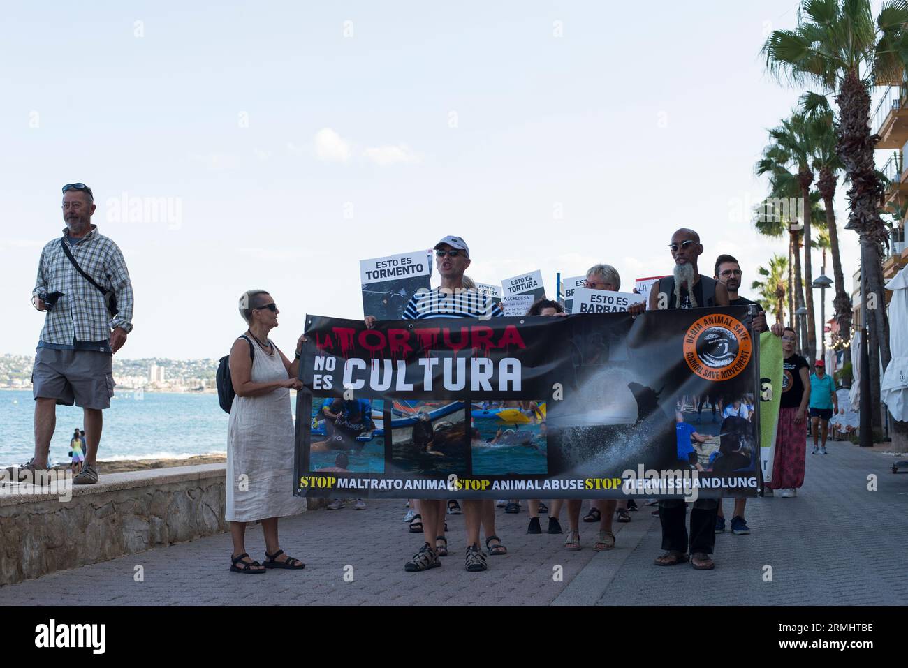 Cruelty free tourism hi-res stock photography and images - Alamy