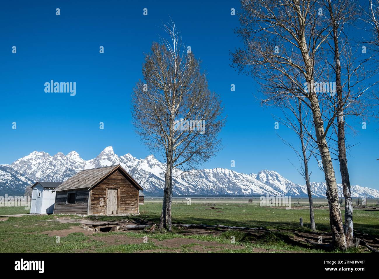 Mountain cabin remote landscape hi-res stock photography and images - Alamy