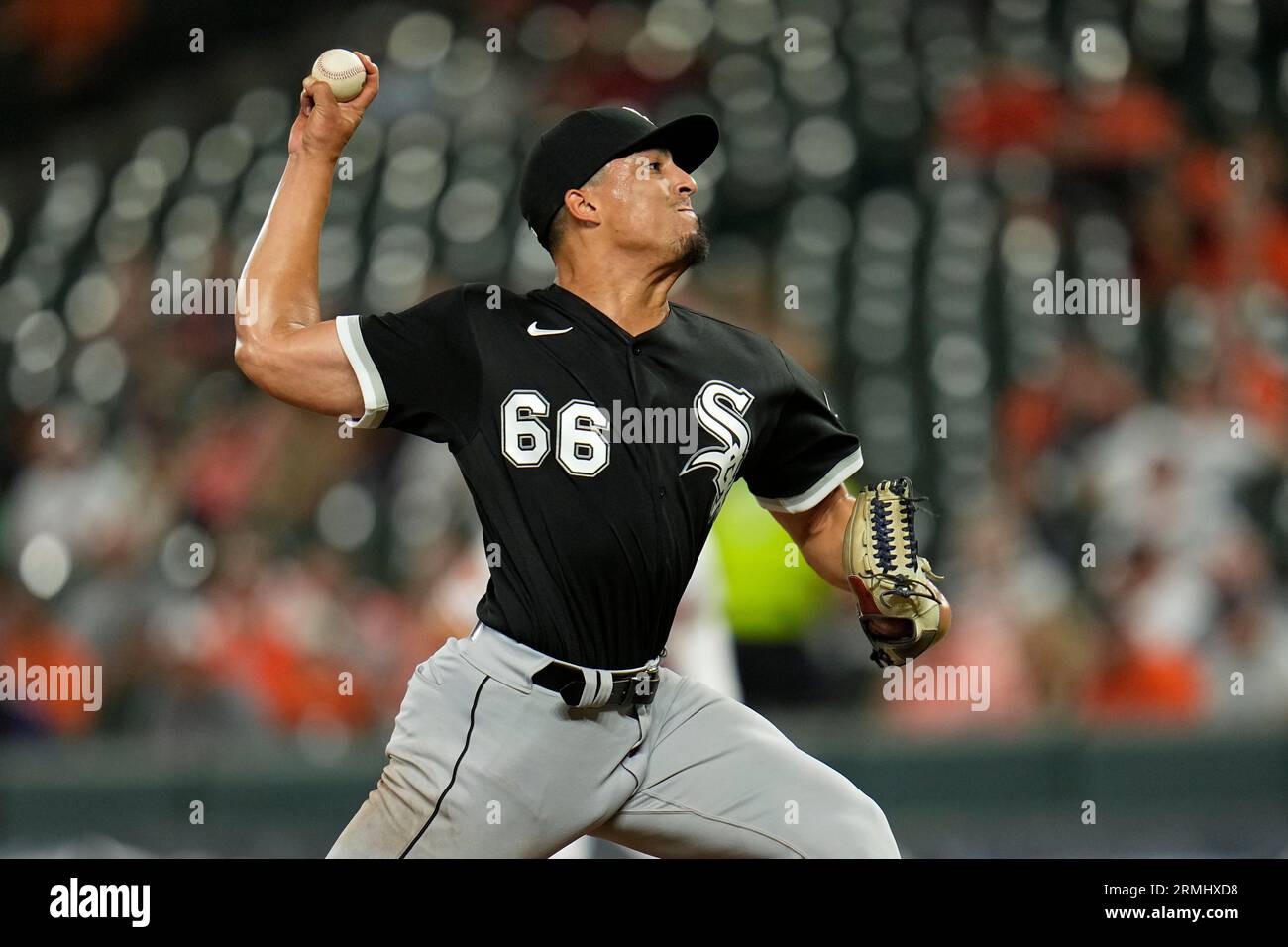 Chicago White Sox relief pitcher Edgar Navarro throws to the Baltimore ...