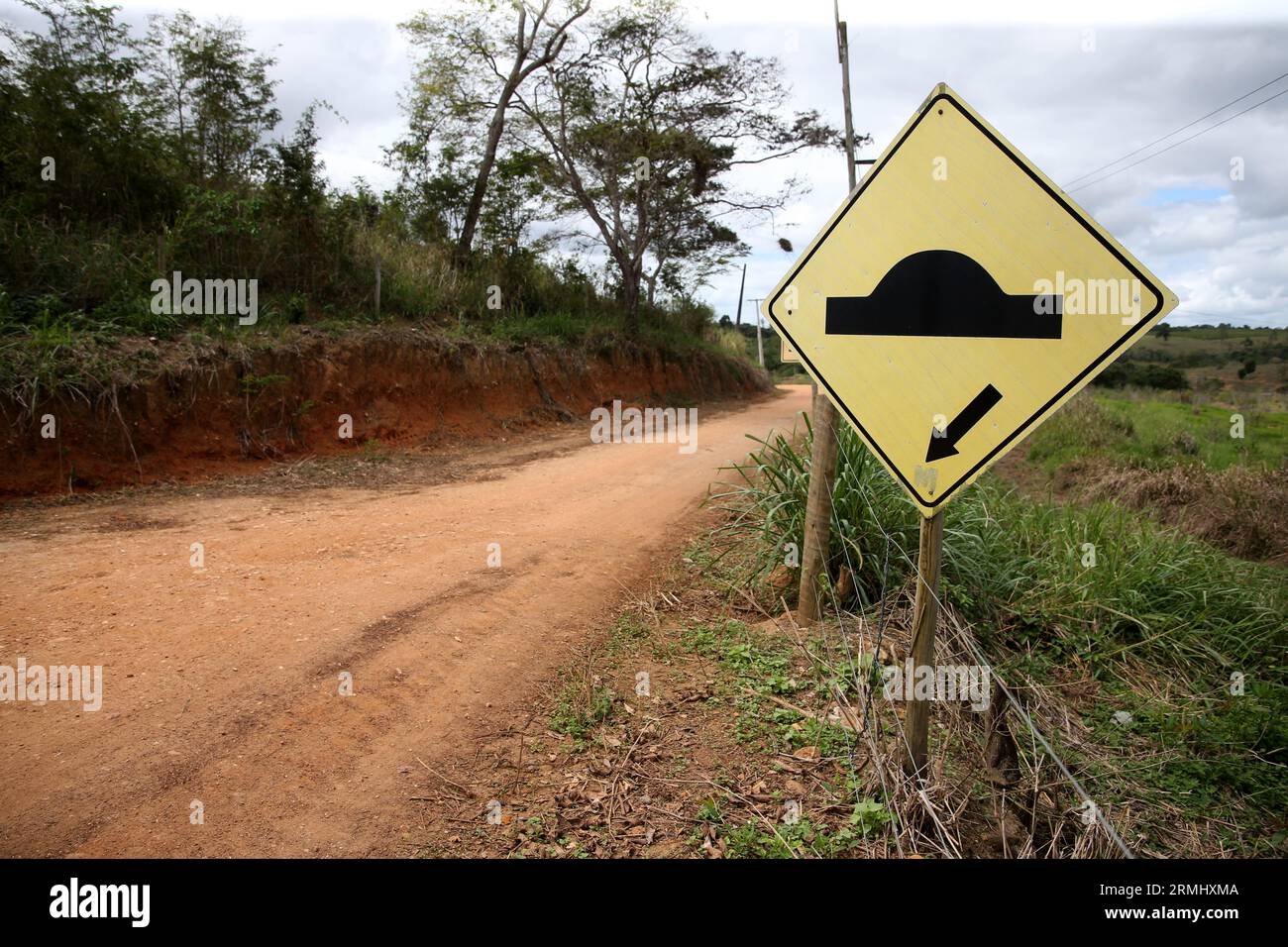 salvador, bahia, brazil - august 24, 2023: speed bump sign on a dirt ...
