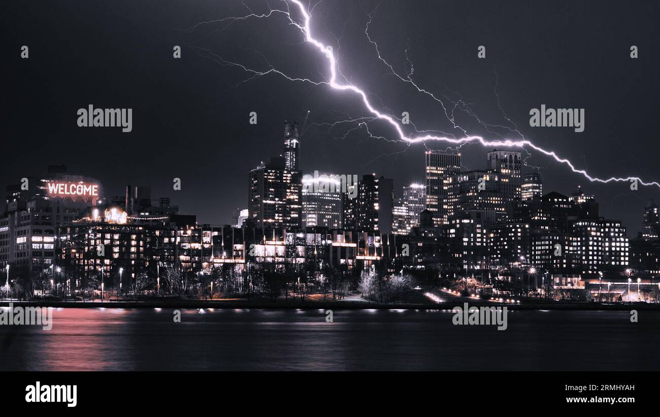 Flashes lightning in night city hi-res stock photography and images - Alamy