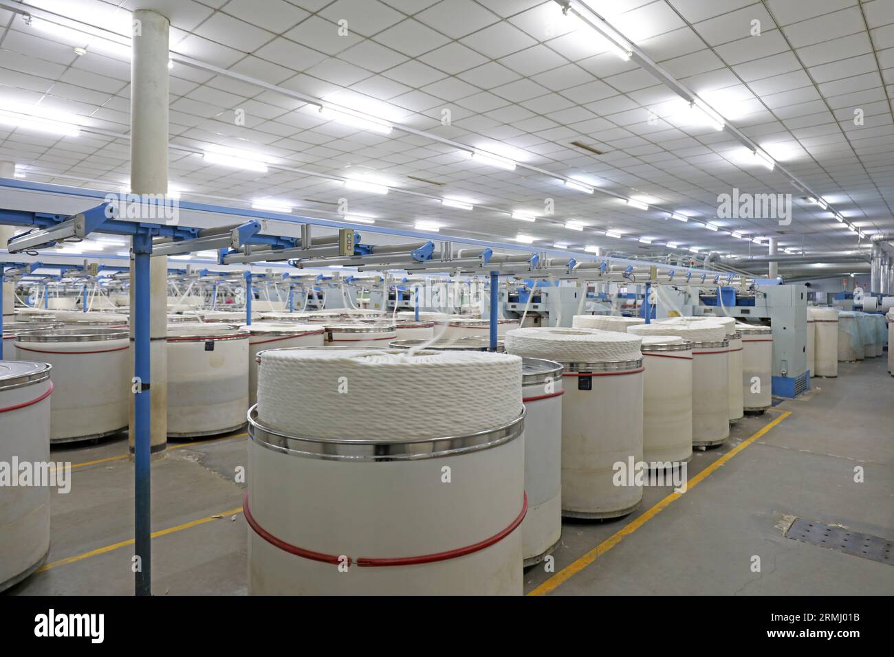 The machinery and equipment of spinning mill are in normal operation ...