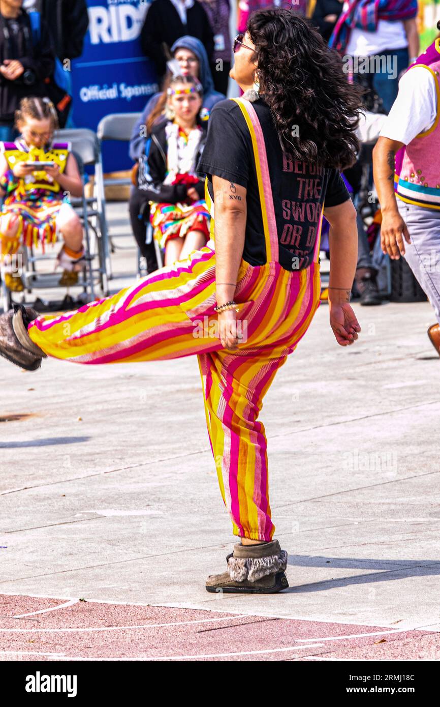 Canada indigenous dances hi-res stock photography and images - Alamy