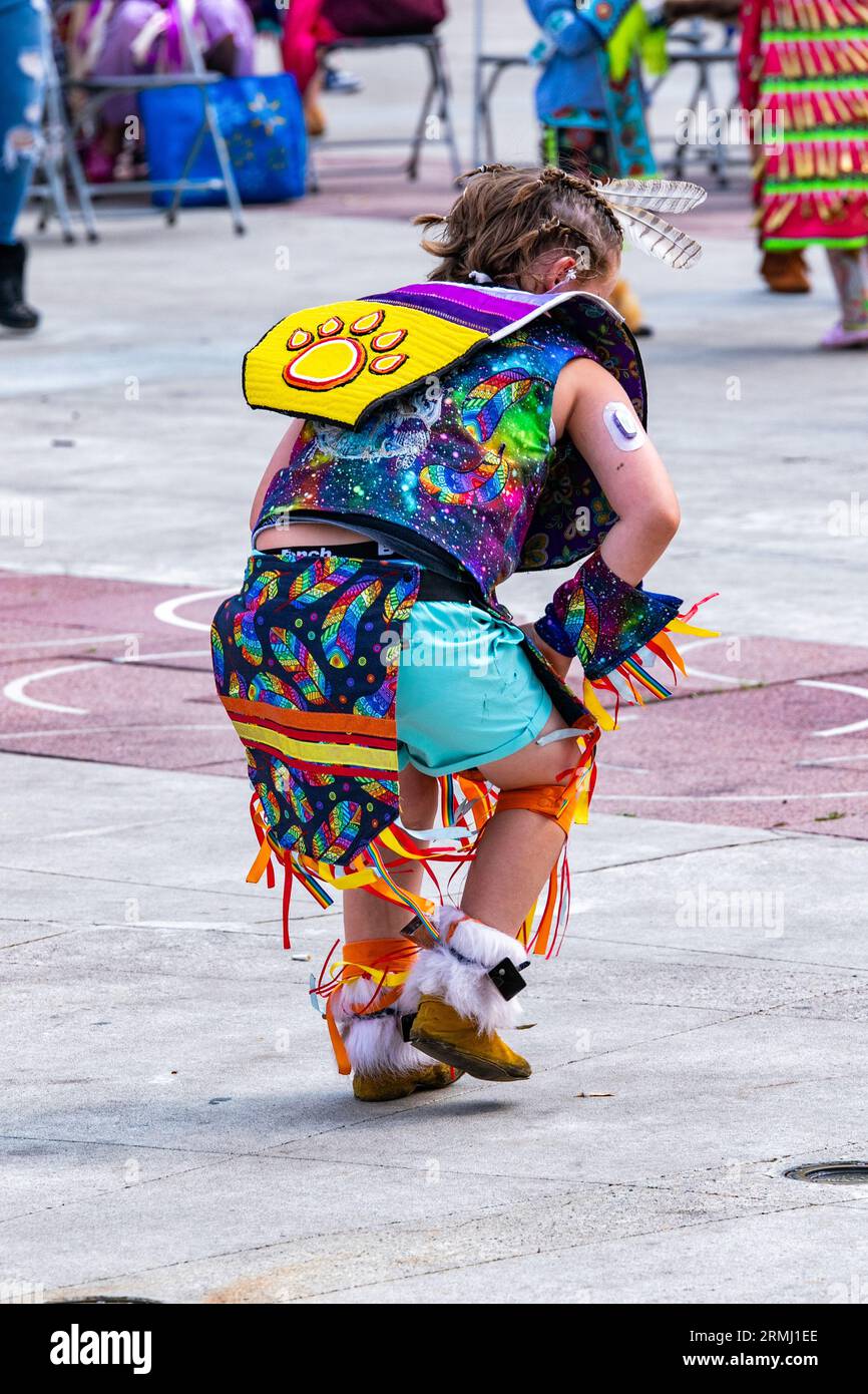 Canada indigenous dances hi-res stock photography and images - Alamy