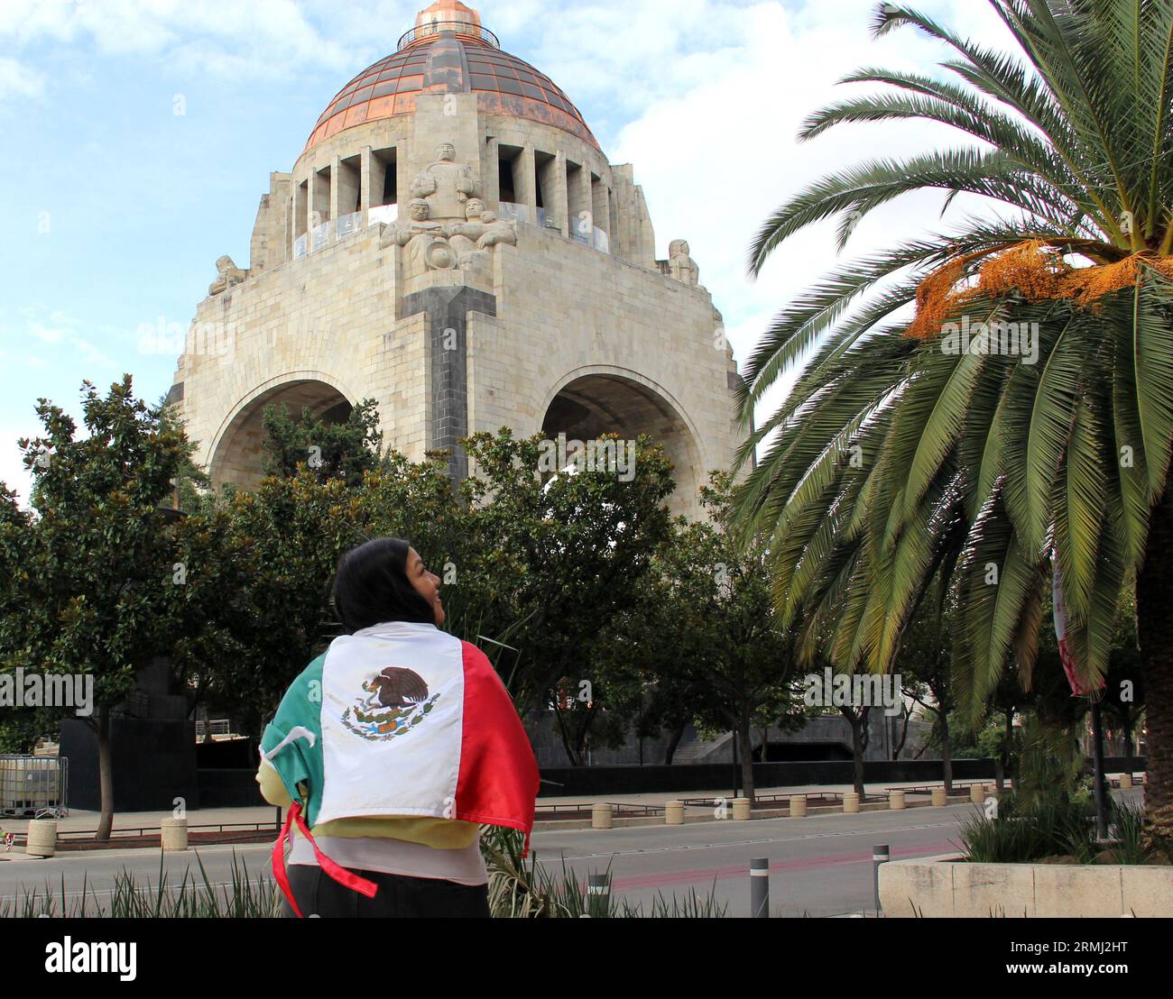 Mexican adult woman shows the flag of Mexico with pride of her culture and tradition Stock Photo ...