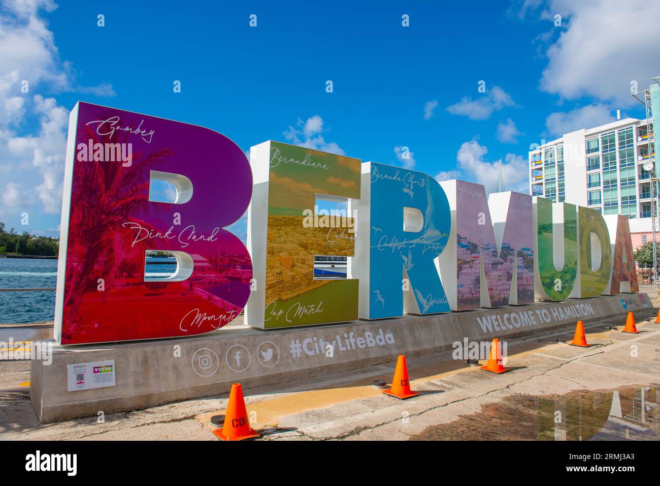 Bermuda Sign on Front Street in Hamilton city centre in Bermuda ...