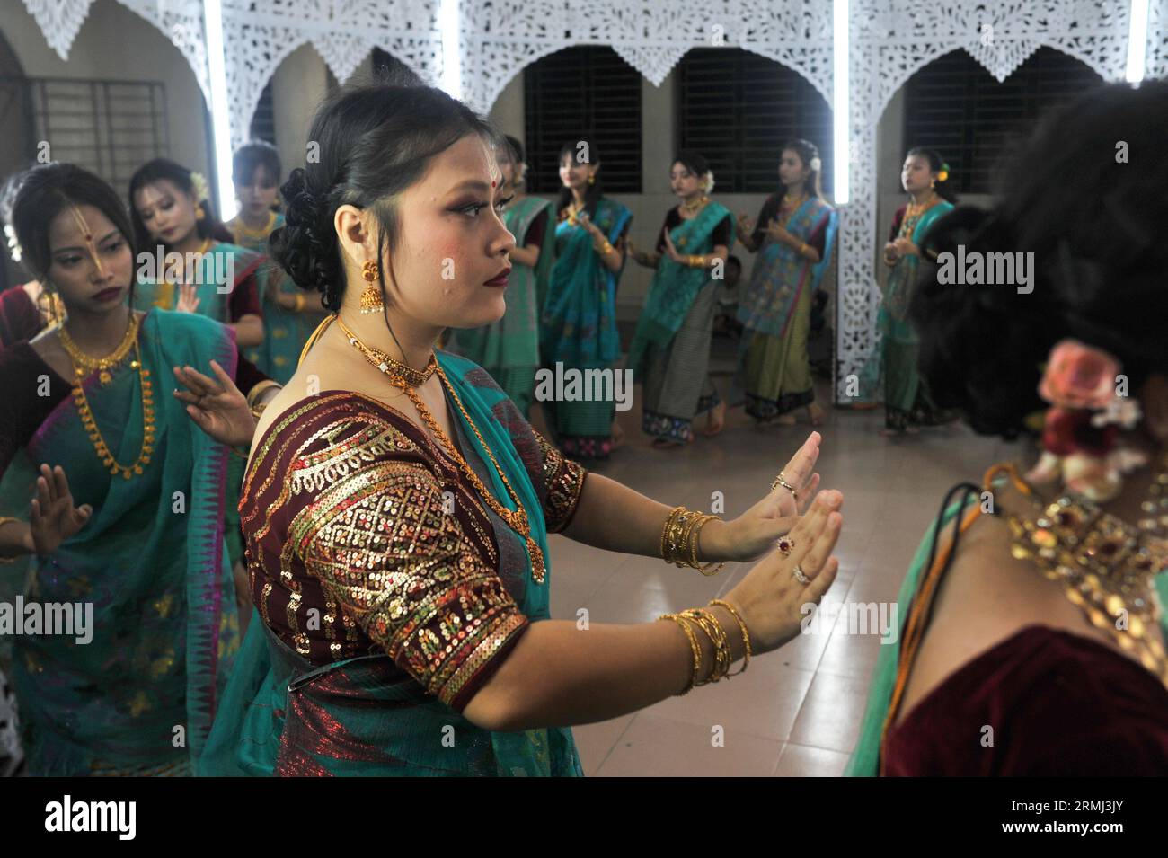 Monipuri community dance hi-res stock photography and images - Alamy