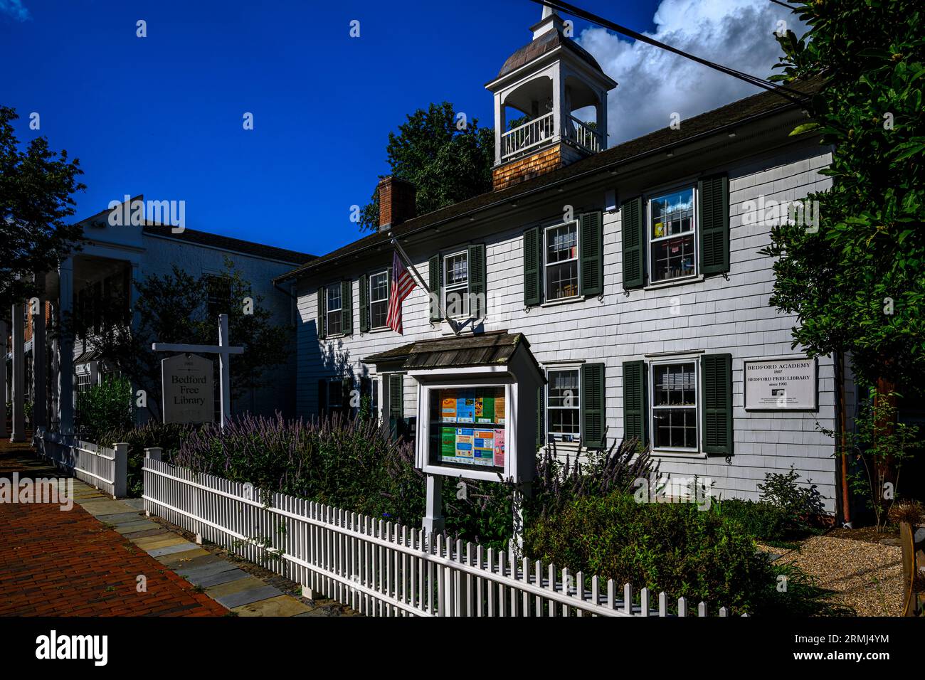 Old Post Road in Bedford Village Historic District on a sunny summer ...