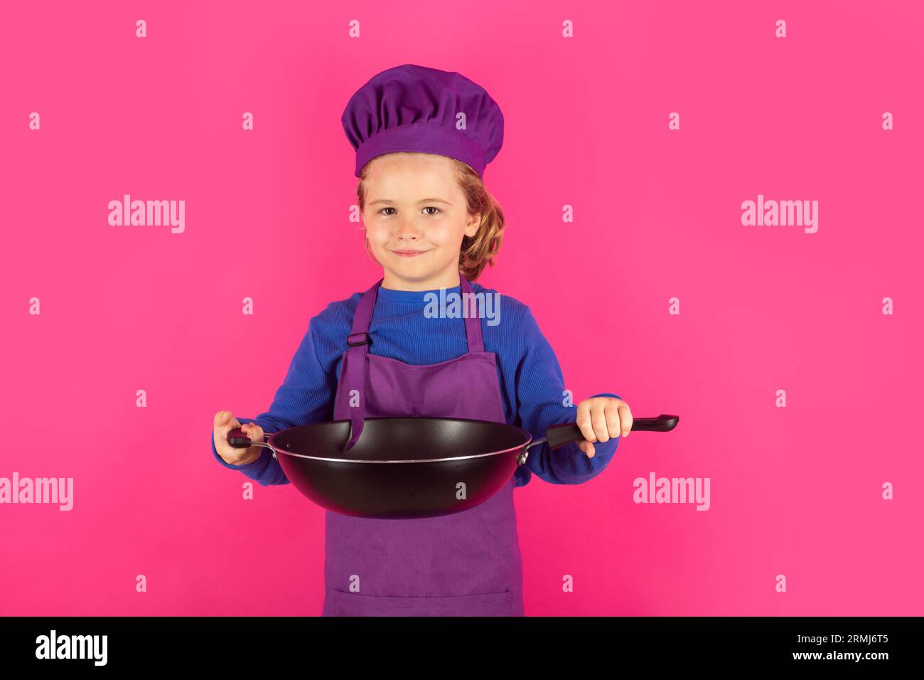 Kid cook with cooking pan. Cooking children. Chef kid boy in form of ...
