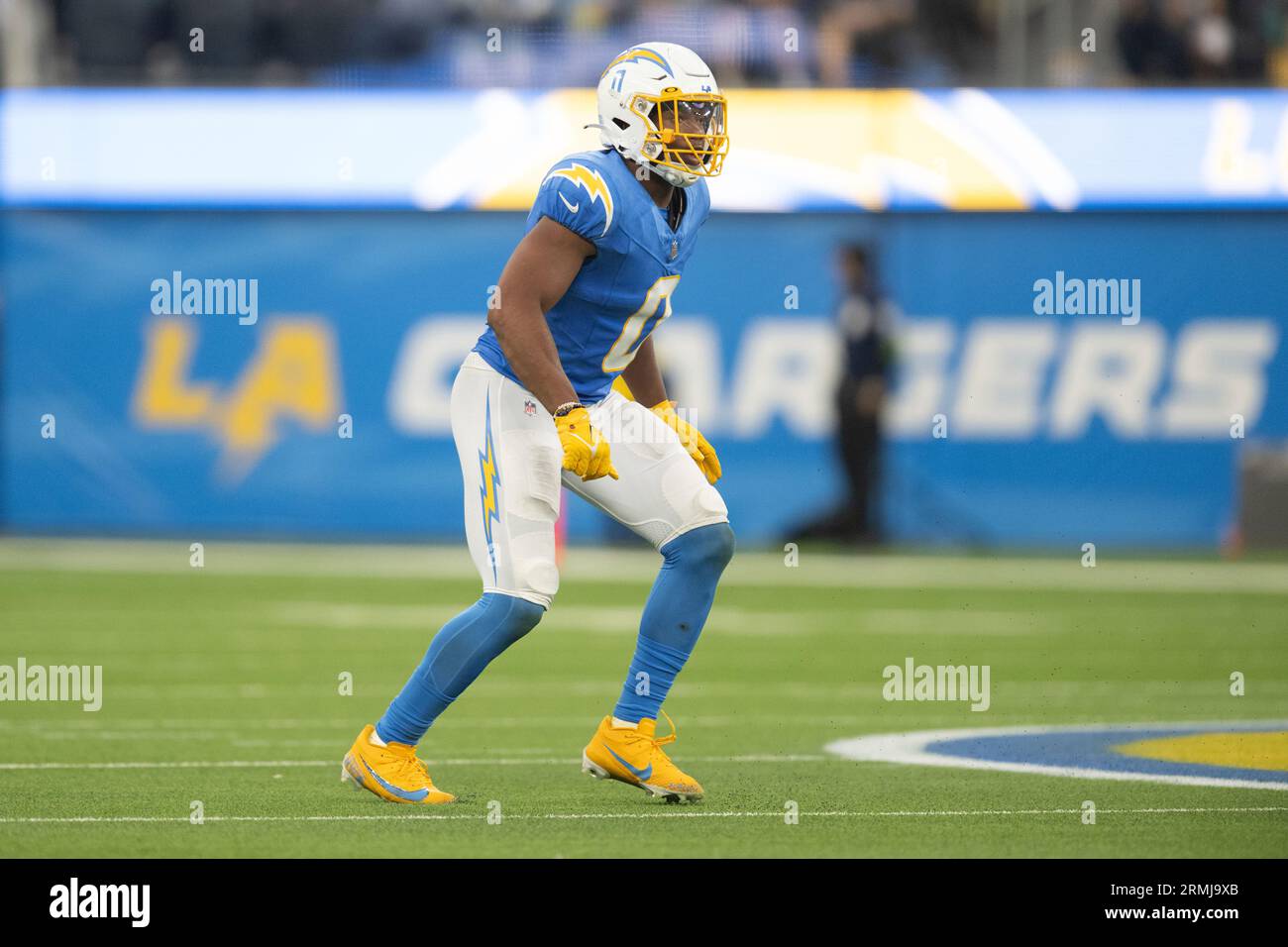 Los Angeles Chargers linebacker Daiyan Henley (0) takes his stance ...