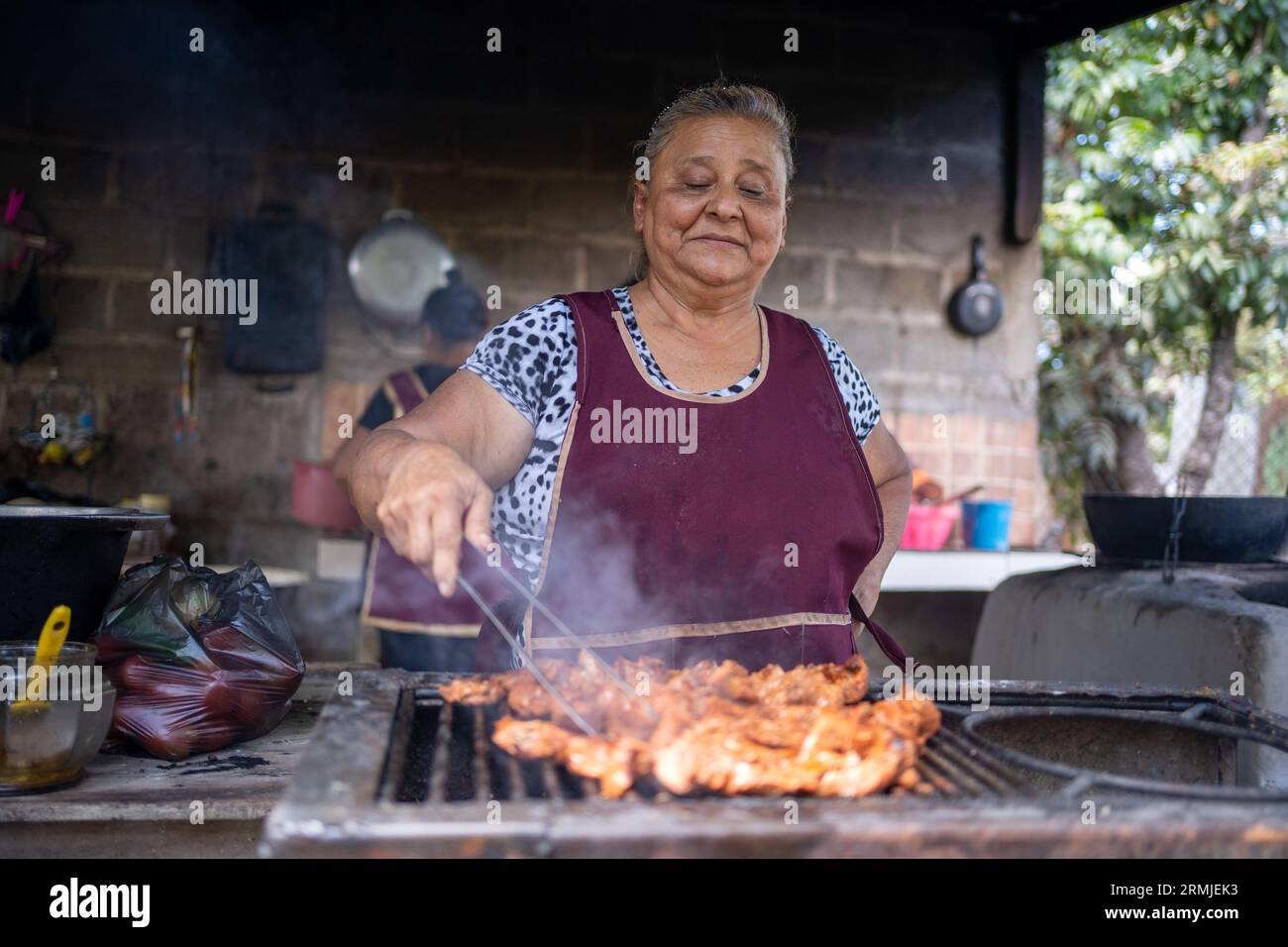Latin woman portrait nicaragua hi-res stock photography and images - Alamy