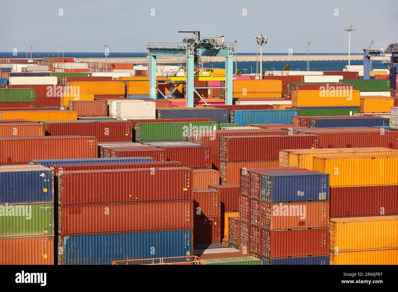 Global market maritime transport hi-res stock photography and images ...