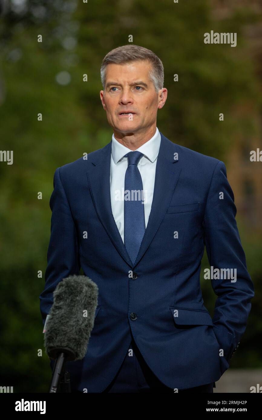 Transport secretary harper hi-res stock photography and images - Alamy