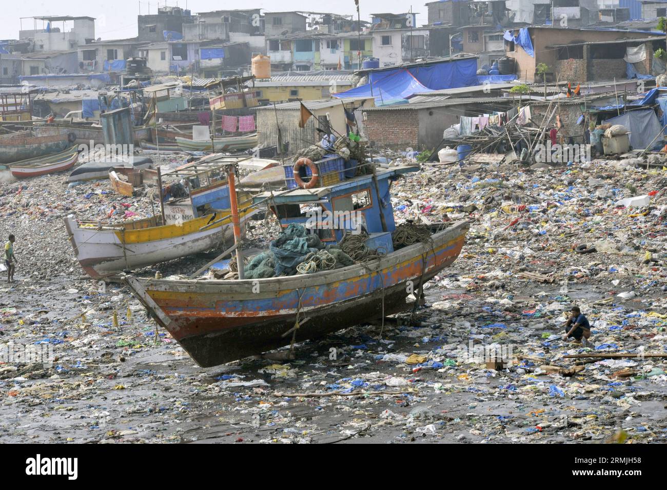 INDIA. MAHARASHTRA. MUMBAI. (BOMBAY) SLUM Stock Photo - Alamy
