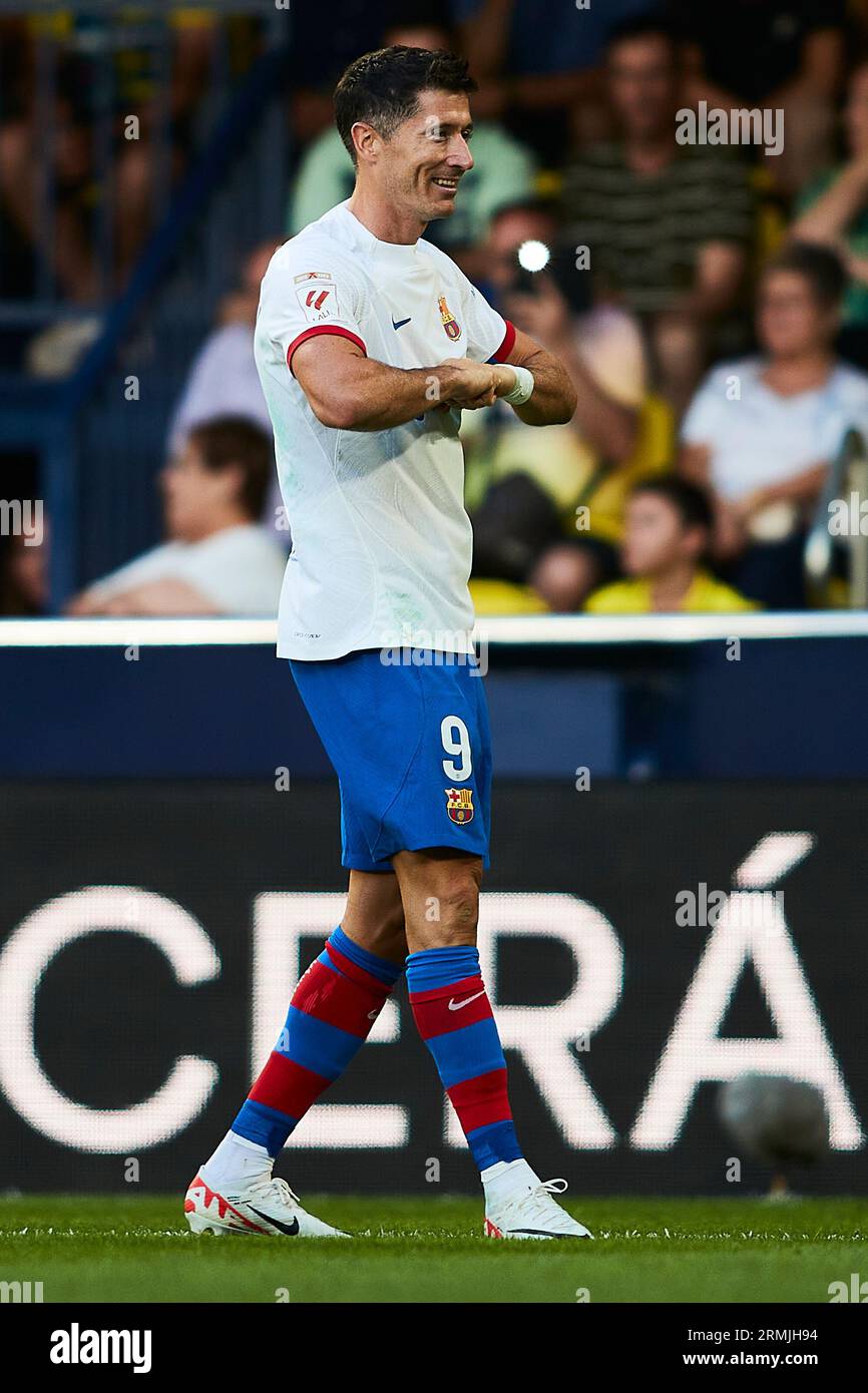 Robert lewandowski fc barcelona hi-res stock photography and images - Alamy