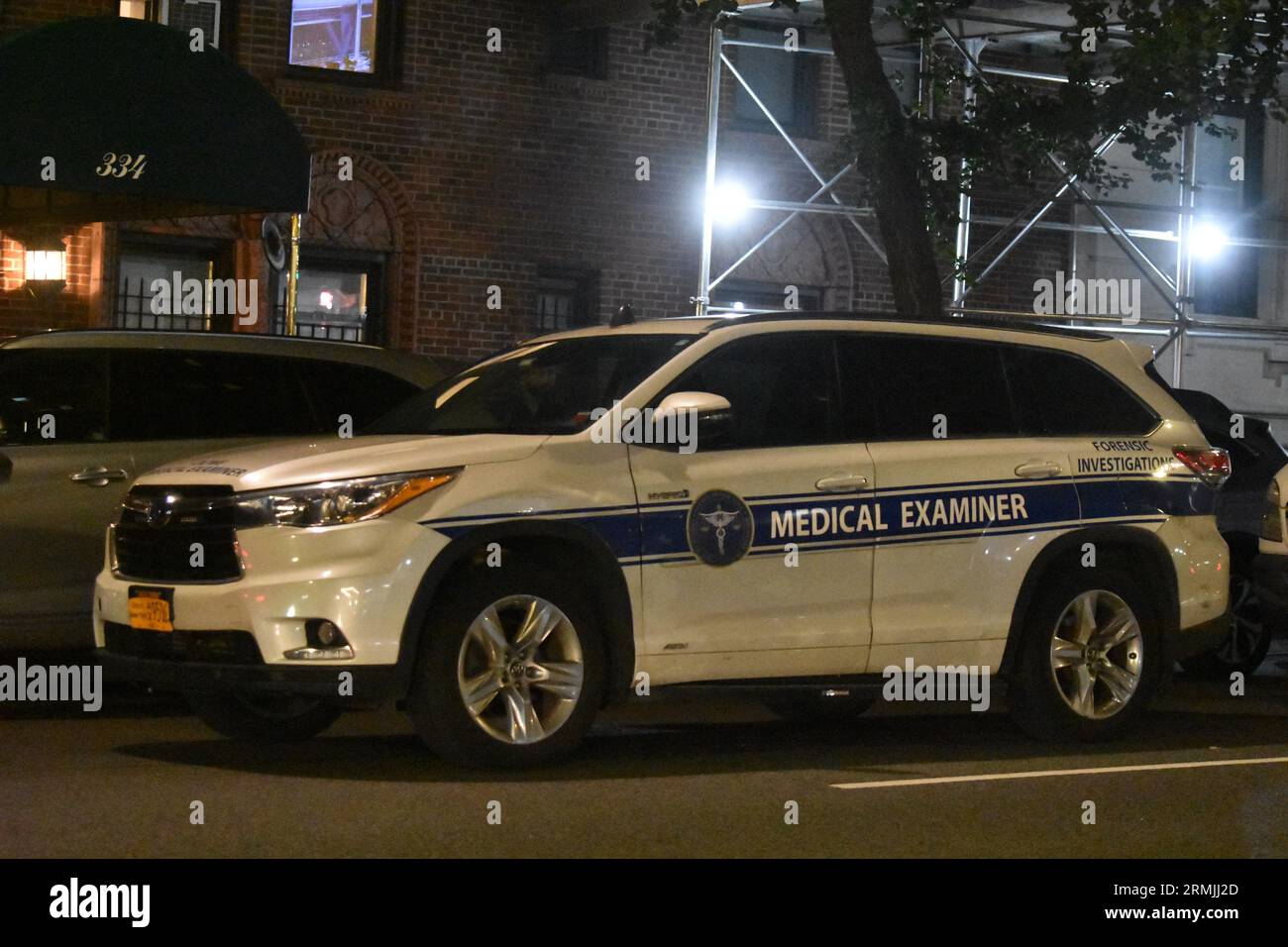 Crime scene investigators outside hi-res stock photography and images ...