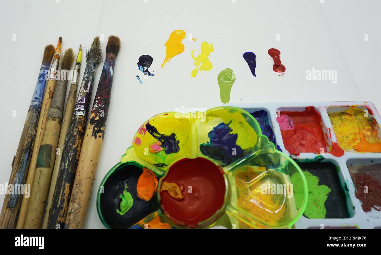 Art and Coloring School Supplies paintbrush , mixing palette Stock ...
