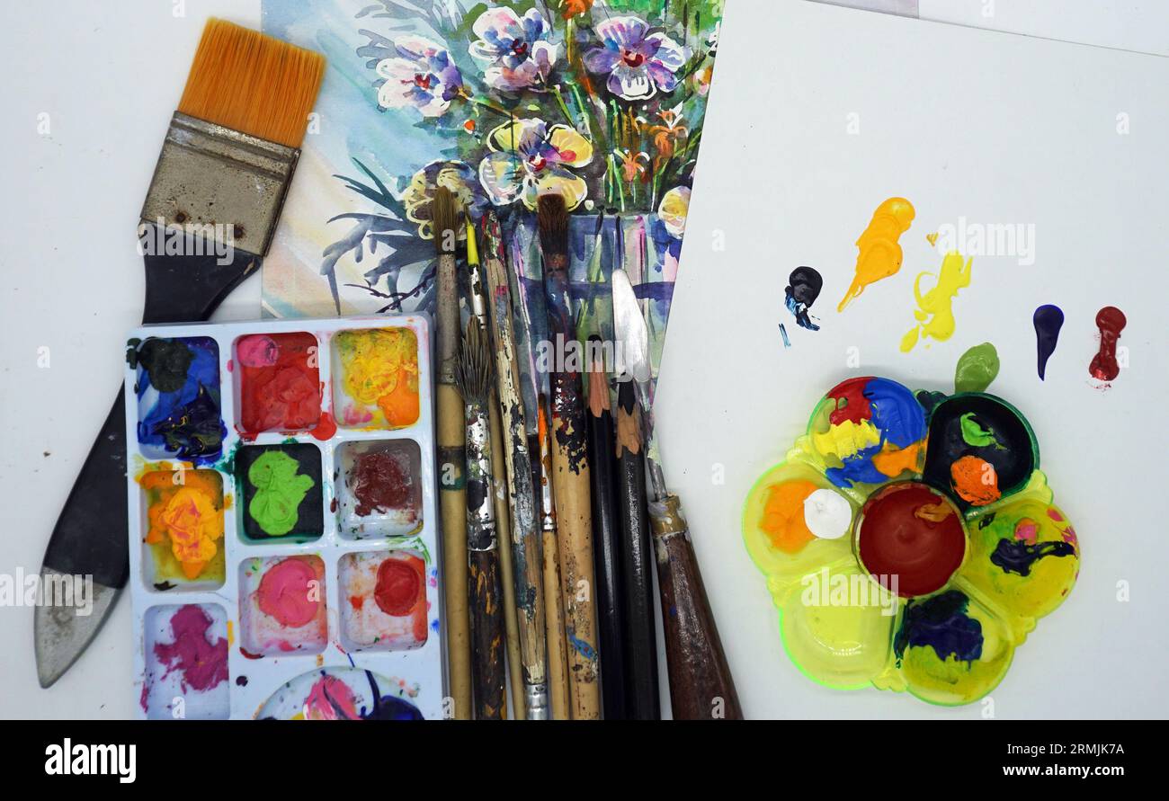 Art and Coloring School Supplies paintbrush , mixing palette Stock ...