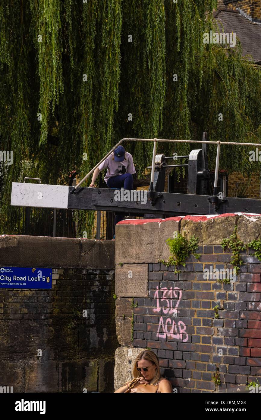 London City Road Lock Regent's Canal Stock Photo - Alamy